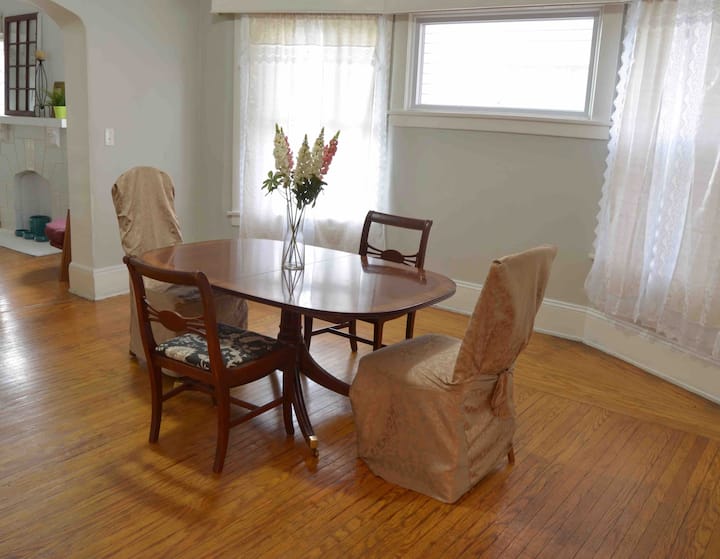 Updated Home Close To Cleveland Clinic, Case, & Va - Cleveland, OH