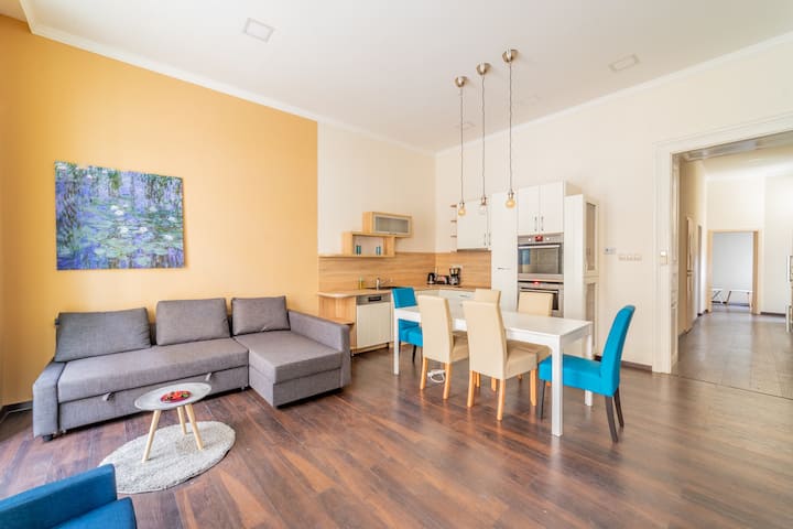 Balcony! Sauna! New! 10 Prs! 2bth! 4 Bdr! Center - Budapest