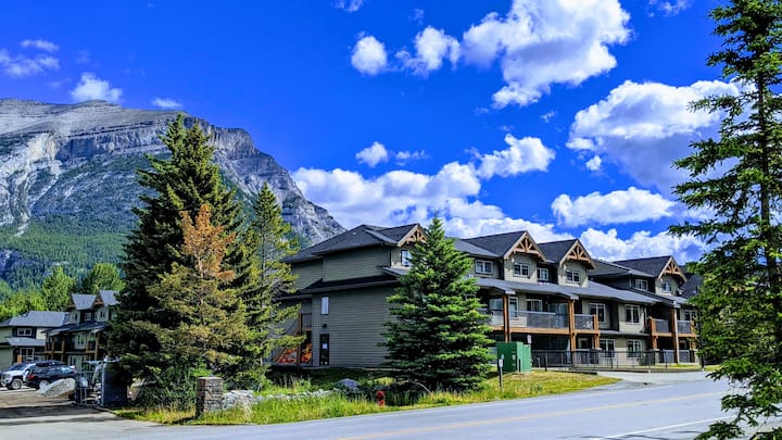 Luxurious Multi-level Condo In Premium Resort - Canmore