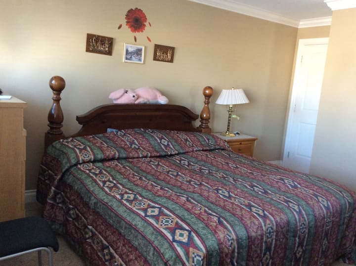 Very Quiet Private Master's Bedroom - Abbotsford