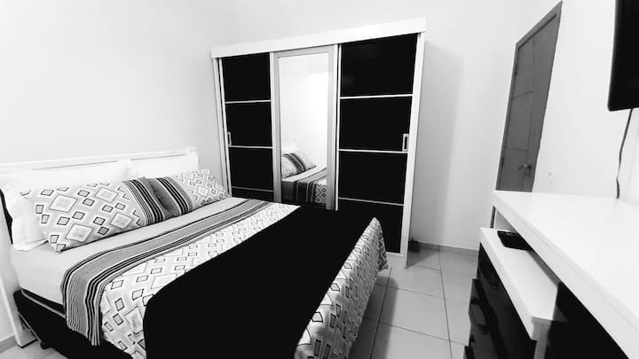 Excellent 2 Bedroom One Block From The Beach - Copacabana