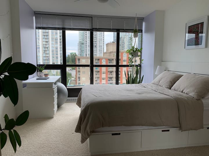 A Cozy Place To Stay - 1 Bedroom And 1 Den - Coquitlam