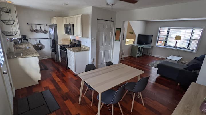 Kid & Pet Friendly House Near Everything Pgh Cool - Pittsburgh, PA