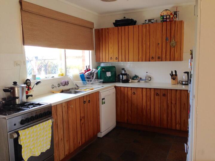 Light Inner North Family Home, Sleeps 8, 2 Bth - Canberra