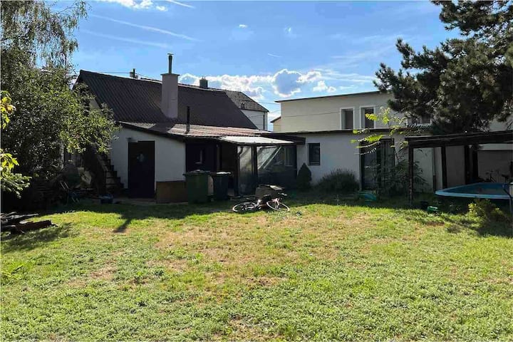 Cute House With Garden - Wien