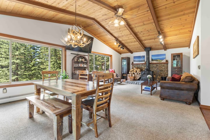 Rare Spacious Tahoe Retreat, Huge Yard, Hot Tub - Incline Village
