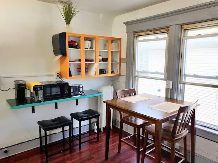 A)5 Mins Walk From The Subway. Safe Neighborhood - New York
