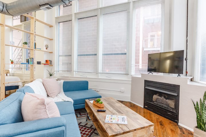 ♥ Spacious Loft Downtown By Stadium W/fireplace - Lake, Covington