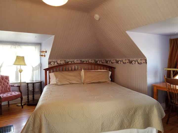King Ensuite At Heritage House - Moose Jaw