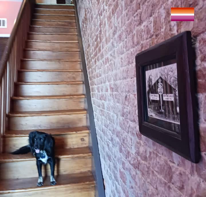 W Living Room, Priv Apt, Historic Home, 1 Bl To Fq - New Orleans, LA