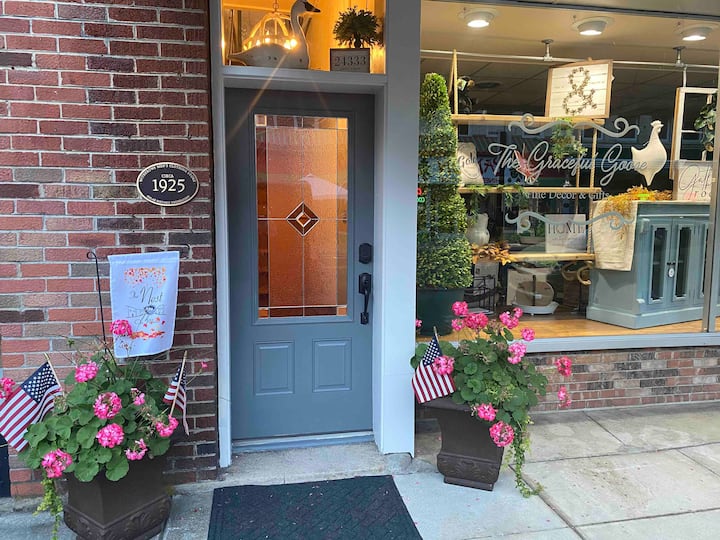 The Nest On Main/ The Gander Room - Galax, VA