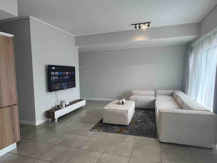 3 Elizabeth Place - Luxury Penthouse - Free Wi-fi - Midrand