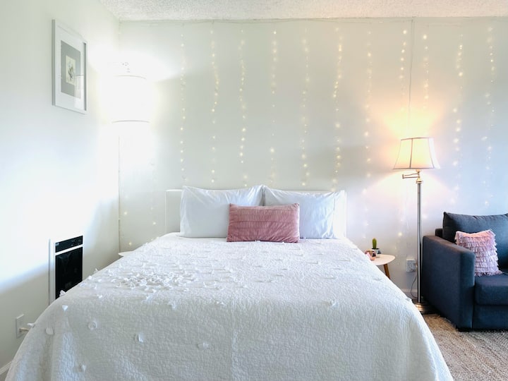 Spacious Quiet Studio Tropical View Backyard Pool - Manhattan Beach, CA