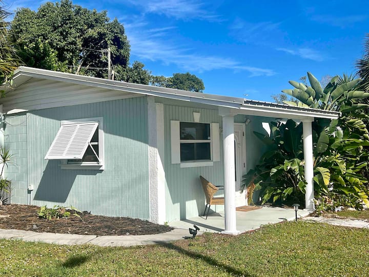 Island Breeze Retreat - Cocoa, FL