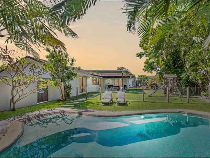 Modern Family Retreat With Large Private Garden - ノーサ・シャイア