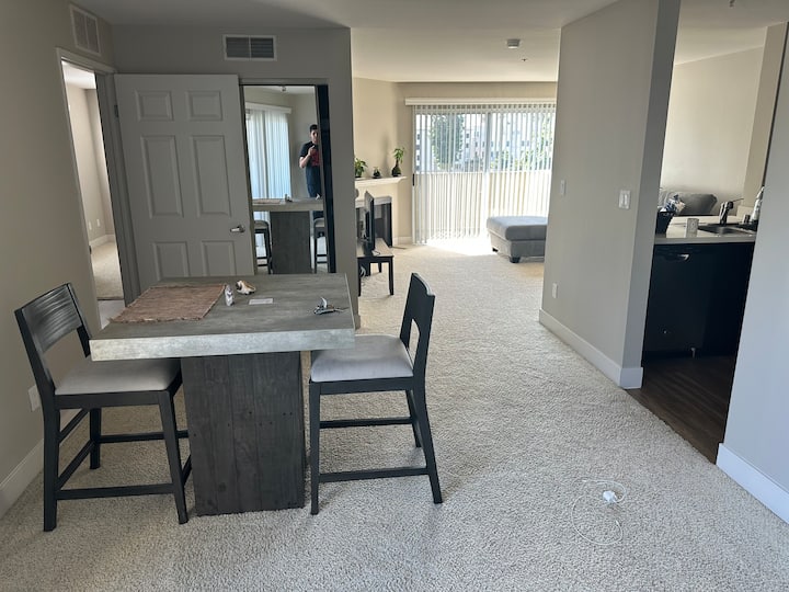Stylish Apartment Steps From Rose Bowl Parade - Pasadena, CA