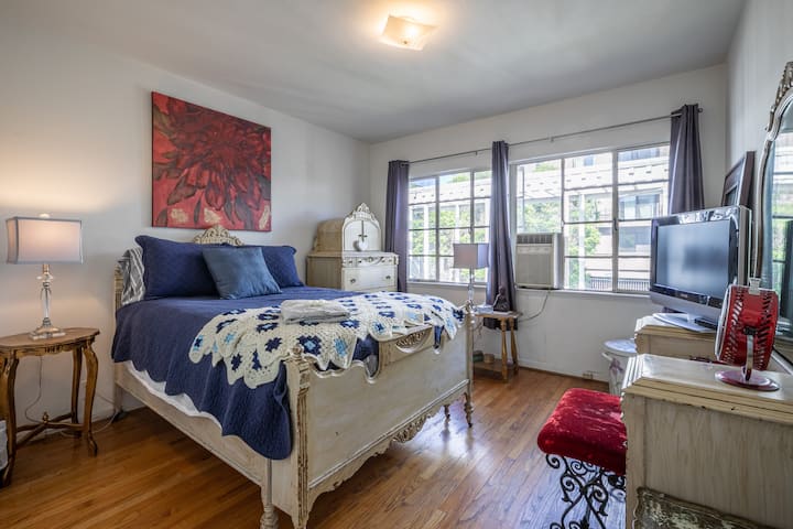 3 Blocks To Cedars Sinai-best Neighborhood In Town - Beverly Hills, CA