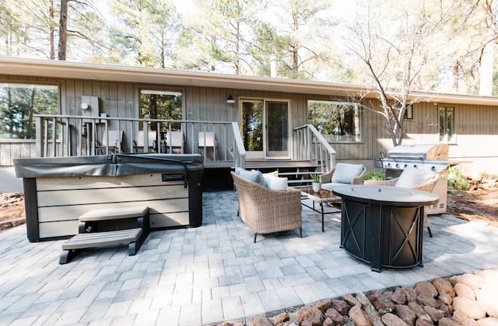Stylish Home- Flagstaff W/ Hot Tub Fire-pit, Grill - Flagstaff