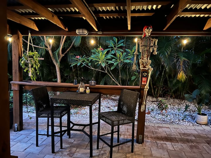 🌴 Tampa's Oasis 🌴 - Tampa, FL