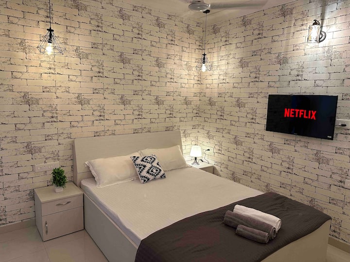 Boutique: Room In Koregaon Park Wifi, Ac, Smart Tv - Pune