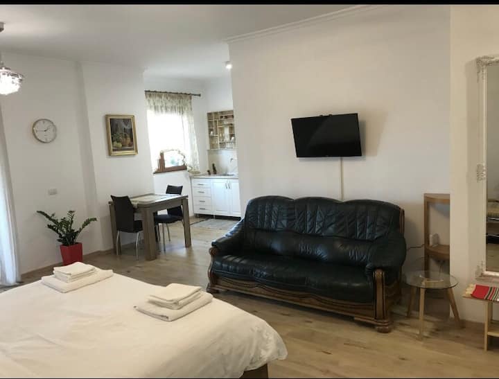 City Center Studio 4 At Pazari I Ri - Albania