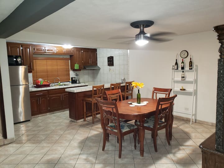 3 Recamaras, Facturo,  Limpio Y Centrico. - Tijuana