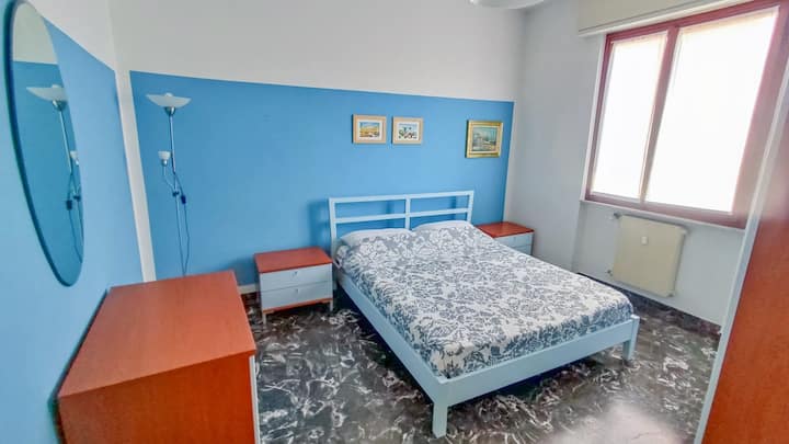 Viale Faraggiana-appartamento A 150m Dal Mare - Varazze
