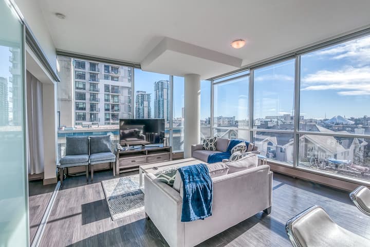 Immaculate 2 Bd Dt Condo W/ Panoramic City Views! - Calgary