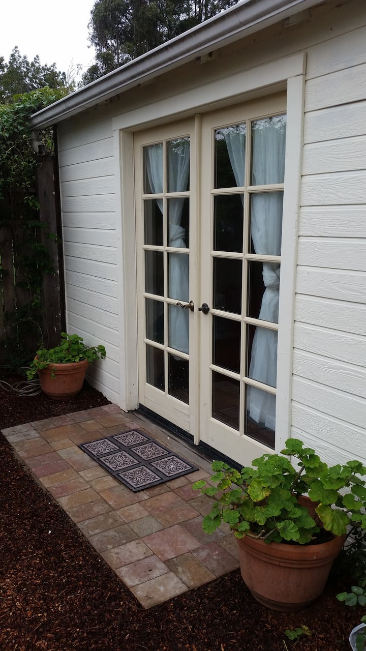 Cozy, Garden Hideaway - 샌리앤드로