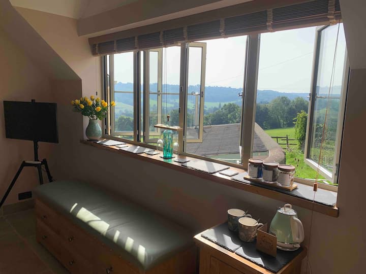 Unique Ensuite Bedroom Annexe With Views - Stroud, UK
