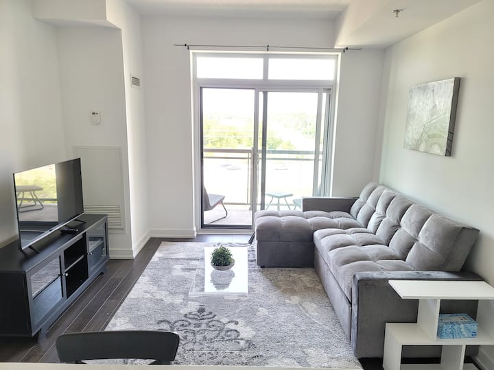 Bright 2 Bedroom Apartment-1 Underground Parking - Burlington