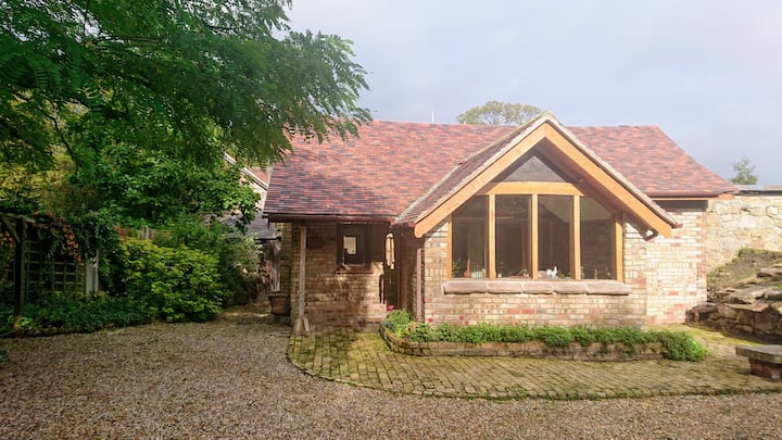 The Saddlery, Sleeps 2 - Wrexham