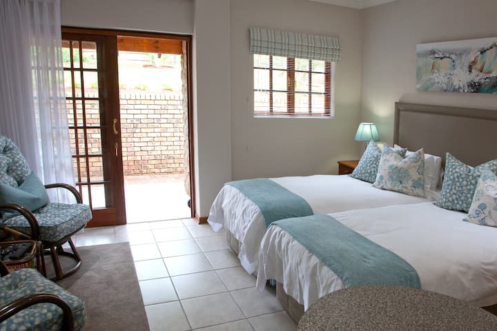 Pinehurst Place - Bluebird Standard Suite - White River