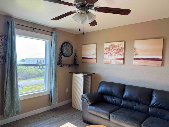 Relax & Unwind In A Serene Retreat Near The Beach - Port Arthur, TX