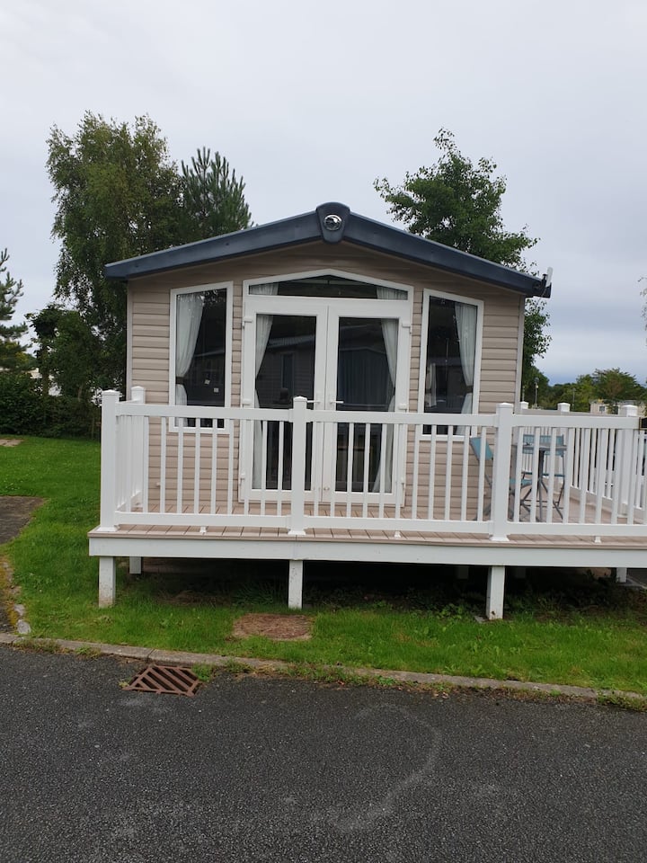 Relaxing 3 Bed Caravan In A Quiet Cul-de-sac - Criccieth