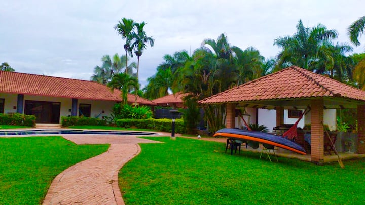 Casa Frente Al Lago En Condominio Privado Llanos - Villavicencio