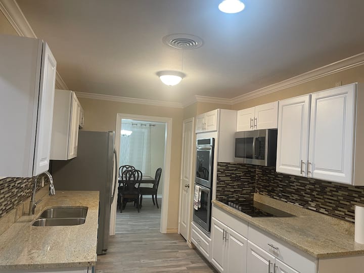 Rebel Lodge 43" Smart Tvs In Rooms - Midland, TX