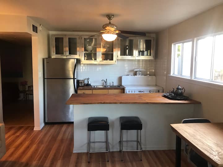 Private Beach Cottage With Vintage Charm - San Diego, CA