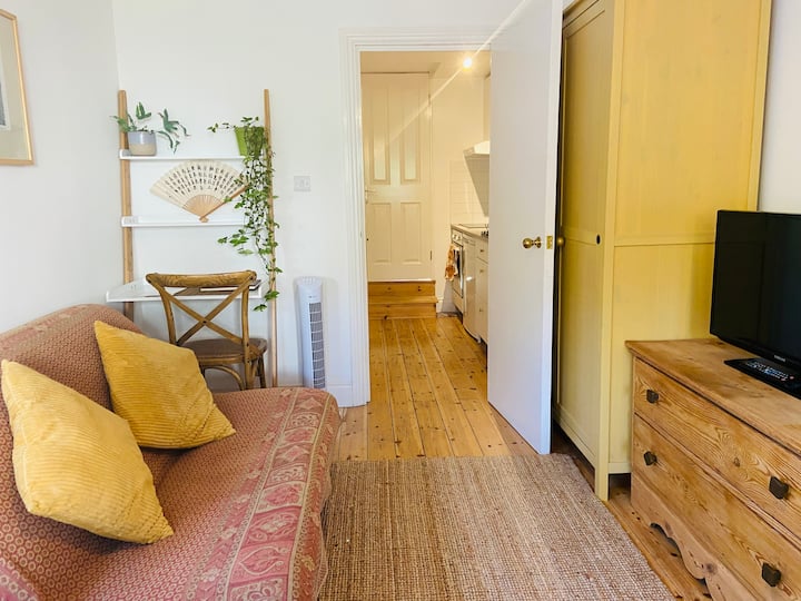 Loft Studio Retreat , Holistic Therapies Available - Greenwich