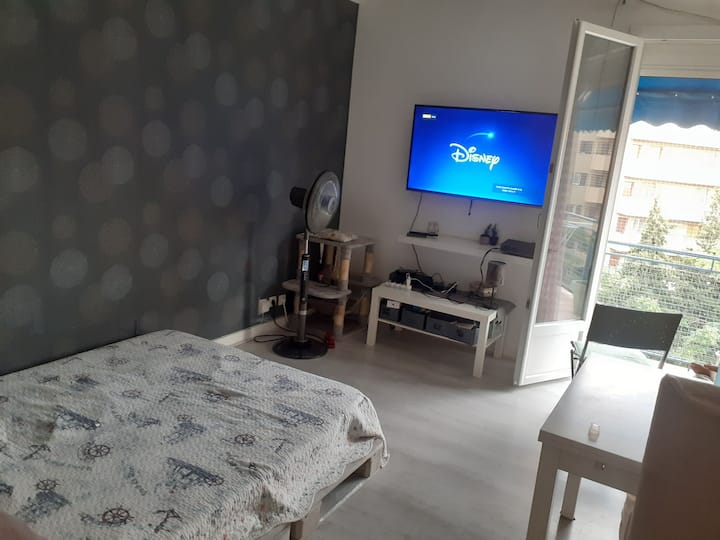 Grande Chambre Et Balcon 5 Min Du Port - Toulon