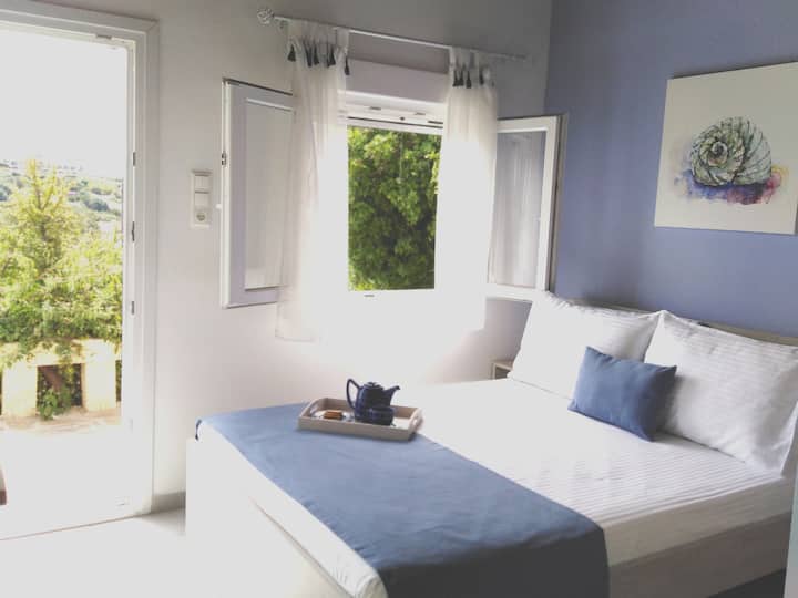 Seaside Bungalow  With Garden  & Private Parking - Agios Nikolaos