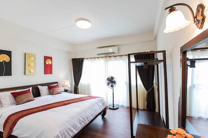 Isaree House Near Night Bazaar, Night Market - Chiang Mai, Thailand