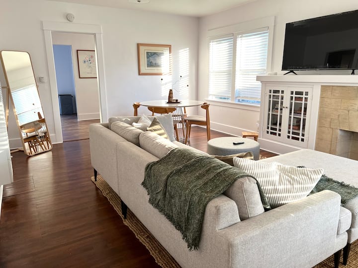 2 Bed/1.5 Bath Private Home W/ Ac, Parking, W/d - Long Beach, CA