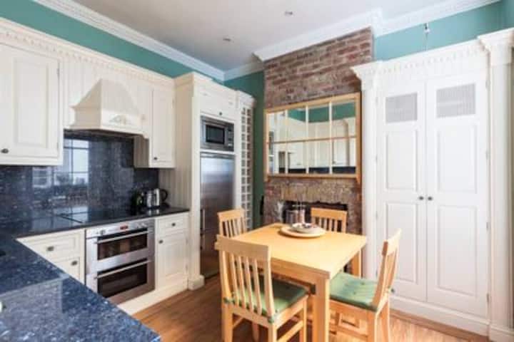 Charming Living In Central London - 