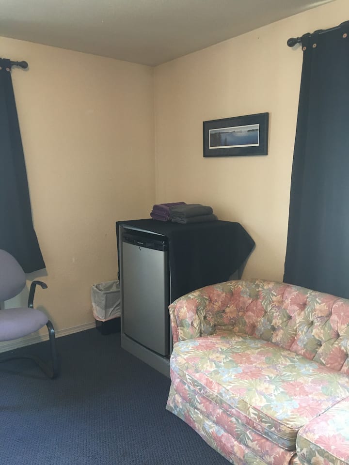 Private Dorm Style With Lake Access /Shared Bath - Palmer, AK