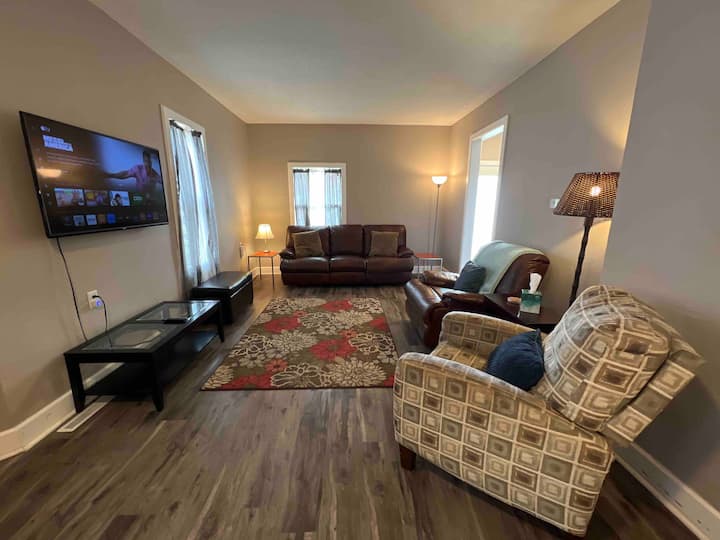 3 Bed 1.5 Bath Large Living Area Cr - Cedar Rapids, IA
