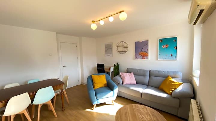 Moderno Y Espacioso Con Dos Habitaciones Y Salon - Madrid