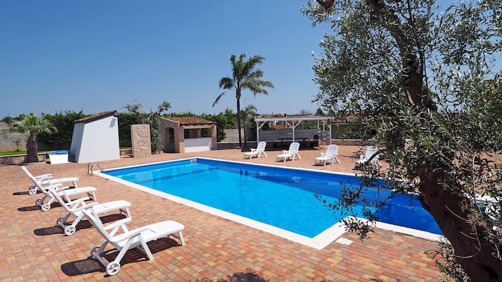 Villa With Exclusive Pool, 10 People, 5 Bedrooms - Torre San Giovanni