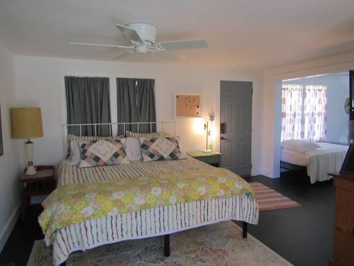 Be-bopper's Inn #2/sunflower Room - Mena, AR