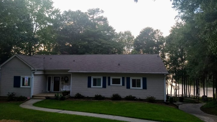 Lake Front Furniture Market Rental - High Point, NC